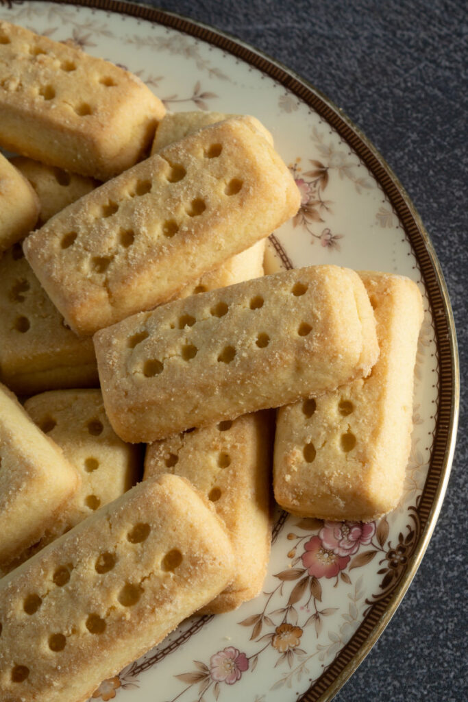 The Queen's Favorite Buckingham Palace Shortbread Cookies - Eats by the ...
